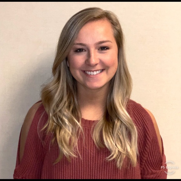 Erica's Closet (@ericawolf7) | Poshmark